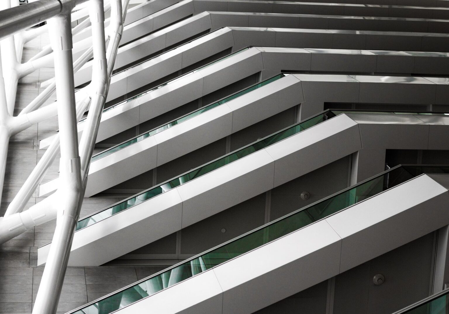 Glass Railing Systems Guide | Benefits, Types & Installation Tips